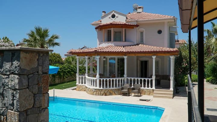 Müstakil Havuzlu Konforlu Villa - Ovacık