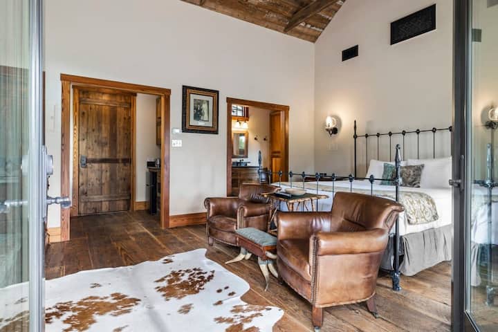 The Blacksmith Quarter's: The Max - Fredericksburg, TX