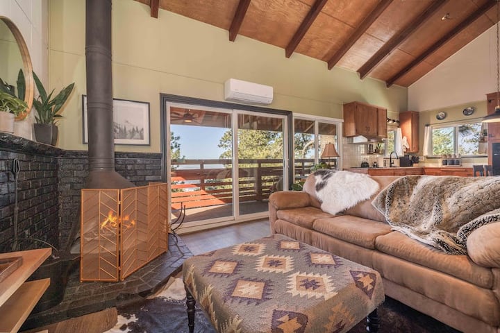 Calming Cabin Above The Clouds - Running Springs, CA