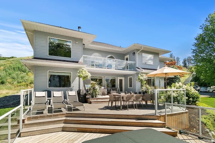 Lakefront Home - Private Okanagan Beach Access - Lake Country