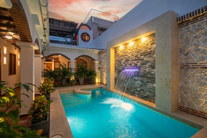 Luxury 5 Bdrm Villa Walled City - Cartagena