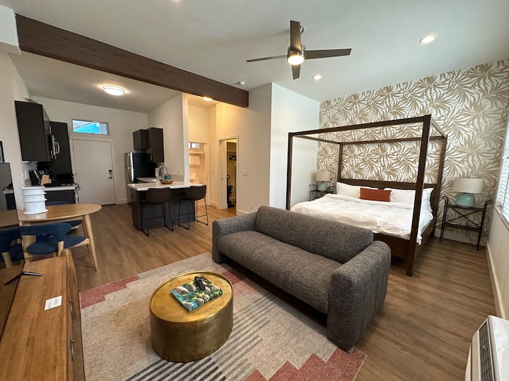 Spacious Little Italy Loft With Walk-in Closet - San Diego, CA