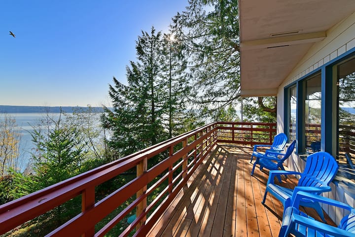 Beachfront Bungalow-hood Canal - Poulsbo, WA