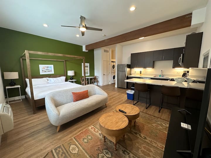 Spacious Little Italy Loft, Close To It All - San Diego, CA