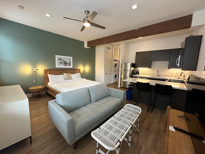 Spacious Little Italy Loft, Walk To Everything! - San Diego, CA