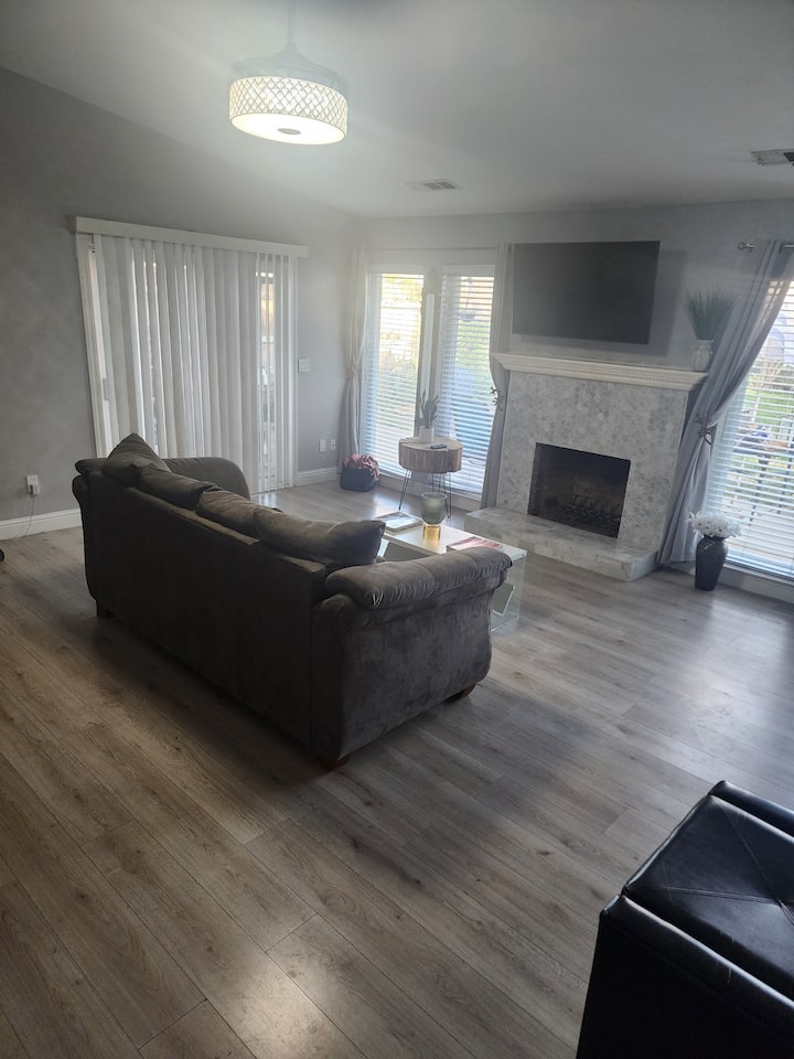 Modern Farmhouse W/ev Charger - Tulare, CA
