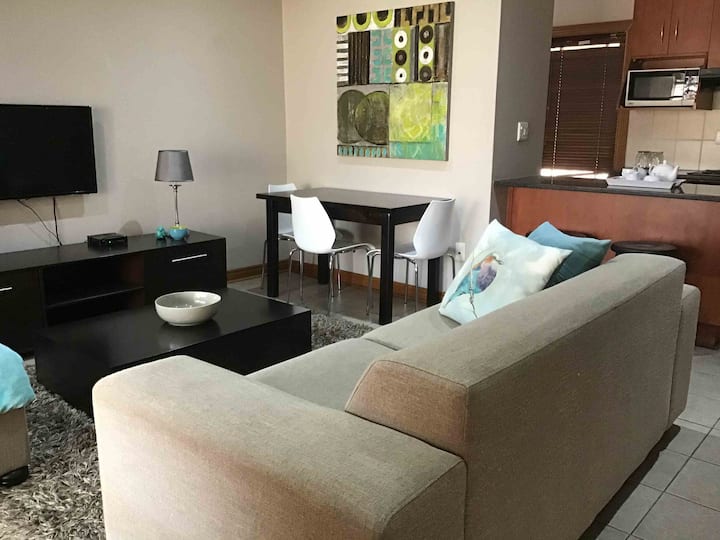 Fully Furnished 2br Townhouse | Business-ready - Bloemfontein