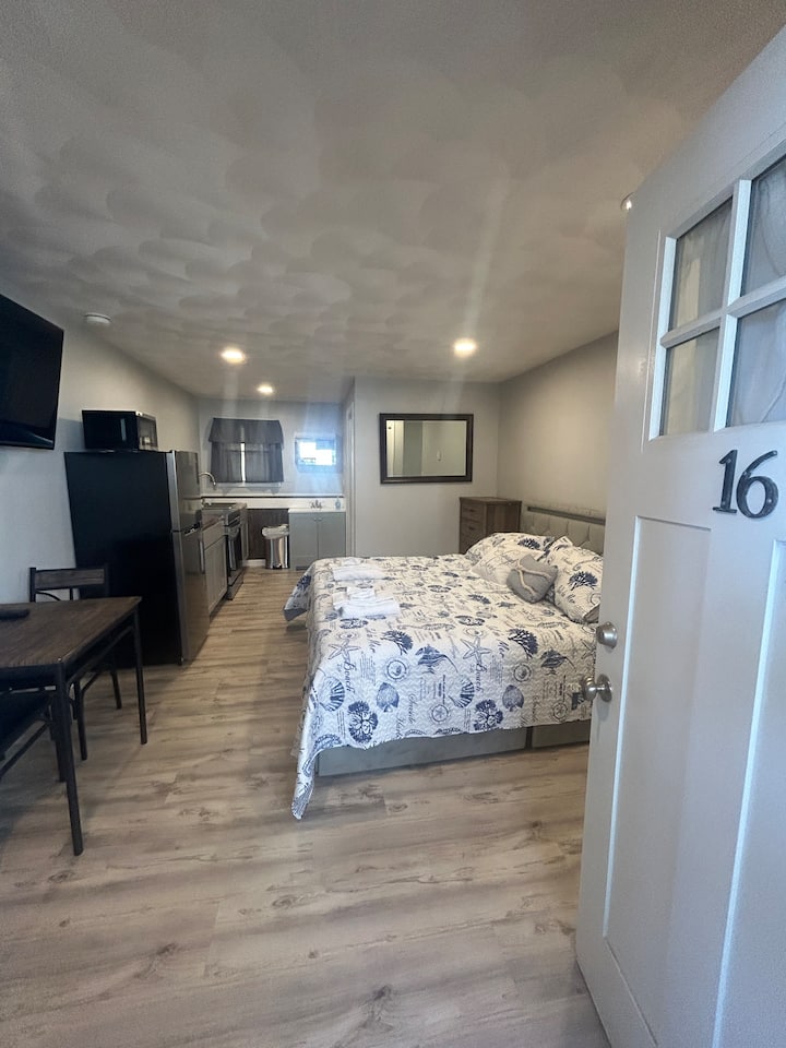 King Room With Kitchenette - Hampton Beach, NH