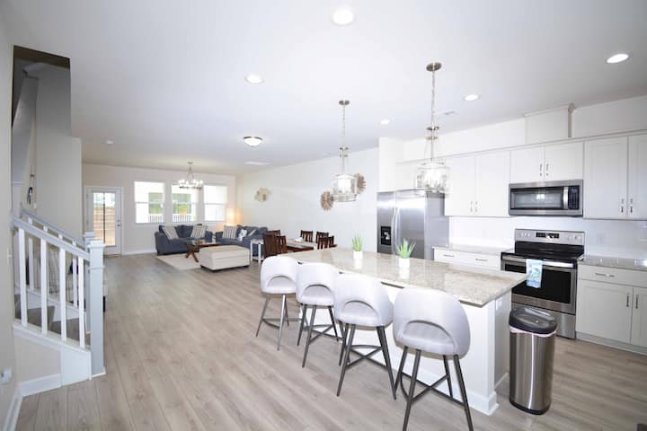 Getaway On Mclernon - Top Notch Mid Term Stay - Charleston, SC