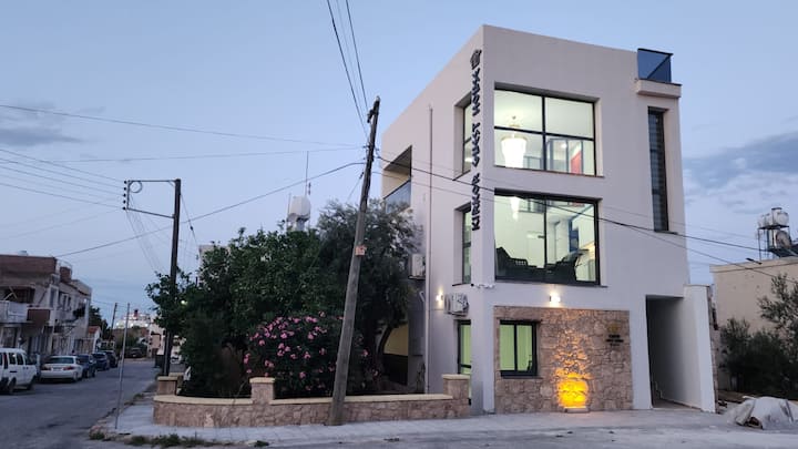 Kirkor Guest House (Blue House+red Room) - Famagusta