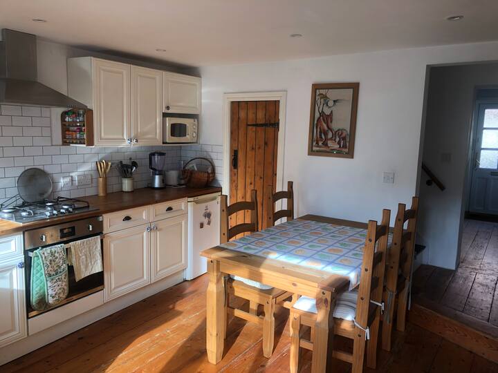 Charming Central Terraced House - Cheltenham