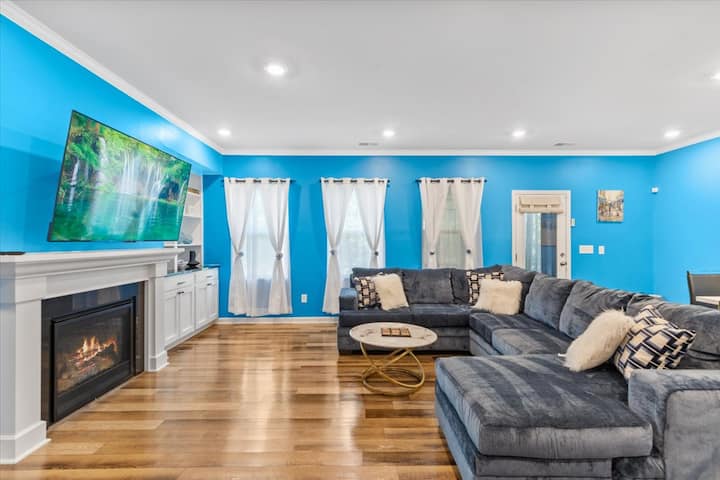 Stylish & Central Townhome In The Heart Of Raleigh - Raleigh, NC