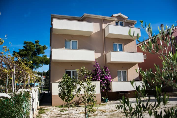 Monika - Biograd na Moru