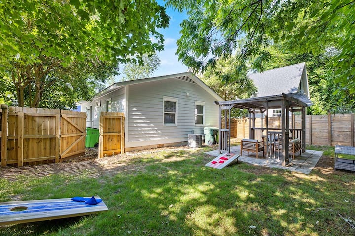 The Playful Pine Bungalow - Raleigh, NC