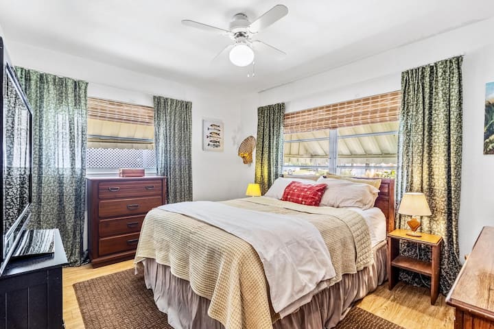 Gulfport Bungalow, Close To St. Pete And Beaches! - St. Petersburg, FL