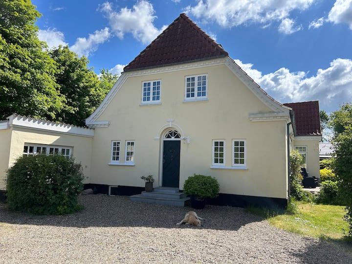 Smukt Og Fredfyldt Hus Med Sjæl - Billund