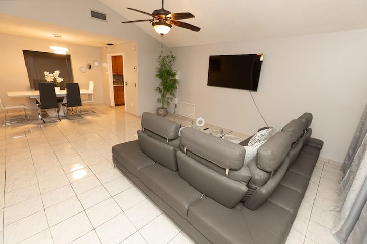 Cozy Boca Beauty - Boca Raton, FL