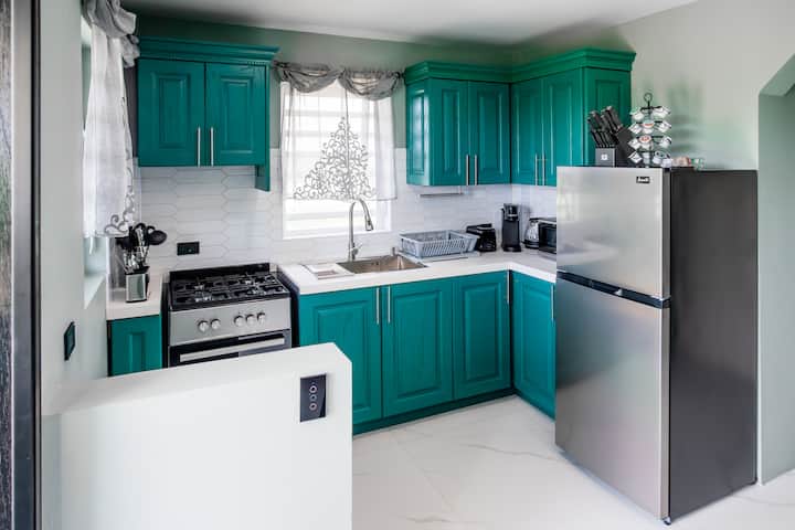 Leluxe Cedar Valley Suite A - Antigua and Barbuda