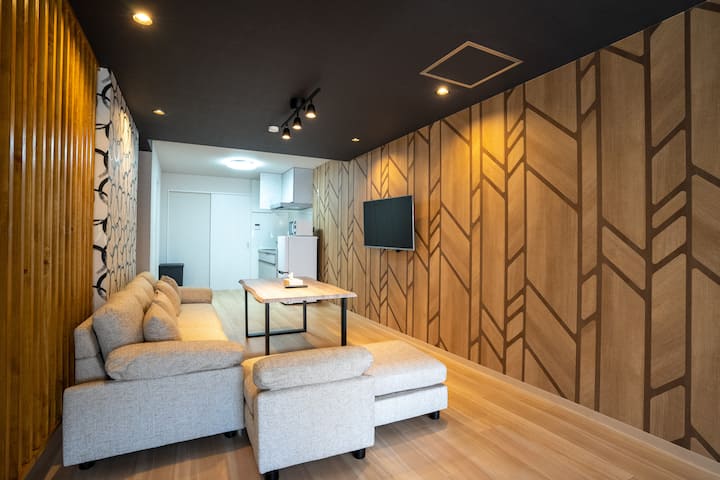 Just 4 Minutes By Train To Namba, - Osaka