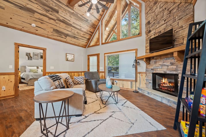 Rustic Sanctuary Cabin/3br/2b - Ellijay