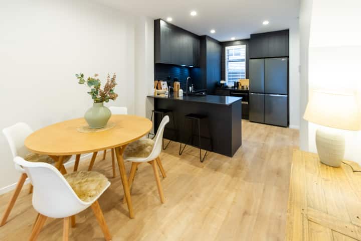 Stylish 3-bedroom Home In Prime City With Garage - Christchurch