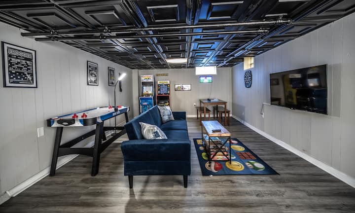 Parkview Family Home W/ Game Room, Garage, Firepit - Brooklyn Park, MN