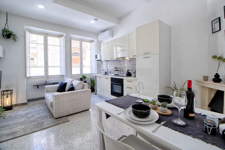 Elegant Home - Steps Away From Sliema Promenade - Malta