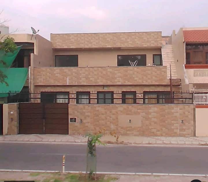Entire Home,4 Bedrooms,great Loaction. - Kharar