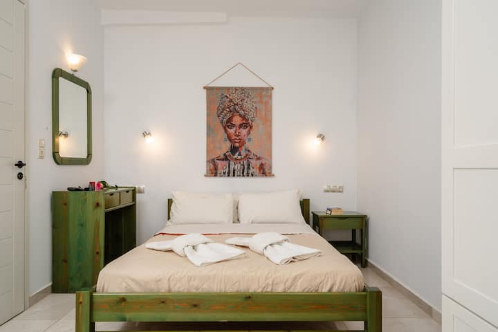 Eclipse Studios Semi-basement - Naxos