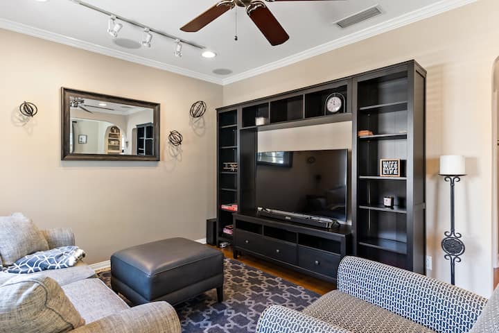 2 Bedroom Belmont Shore Treasure - Long Beach, CA