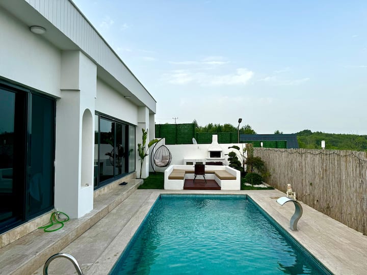 Lüks & ÖZel Havuz-korunaklı-şömine 6 Kişilik Vi̇lla - Sapanca