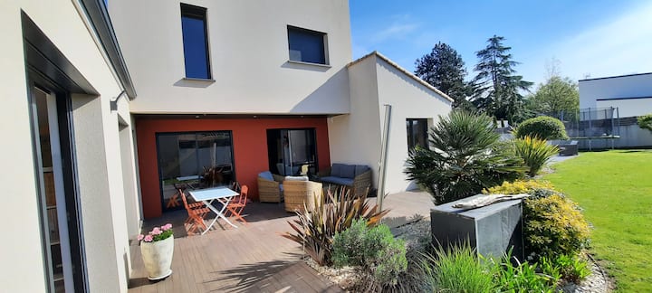 Maison Avec Piscine à Magné - Coulon