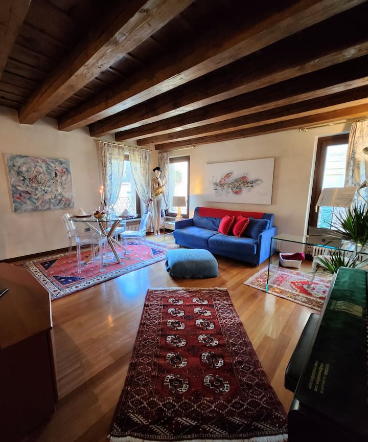 Juliet's Bed Art Verona - Verona