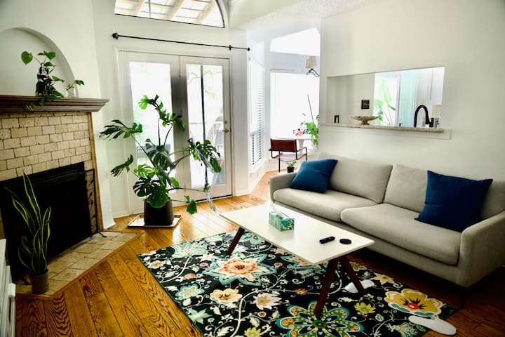 Charming Bright Airy Retreat Near All Attractions - オースティン, TX