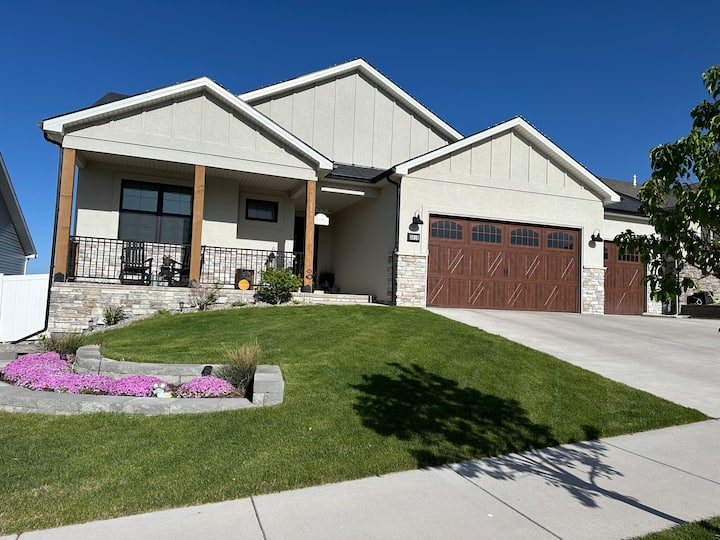 Beautiful Farmhouse, Center Of Town - Cheyenne, WY