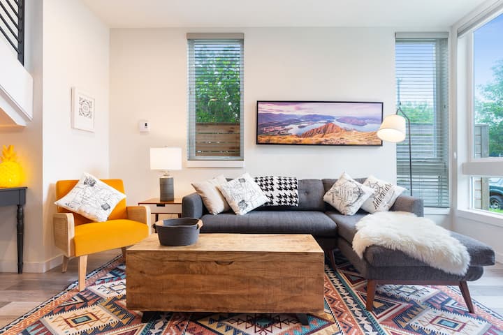 Stylish Townhouse Near Seattle Attractions - Seattle, WA