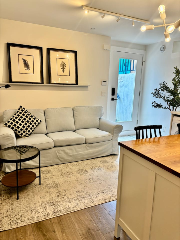 The Turner Suite - North Vancouver