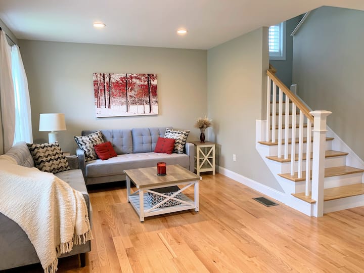 Young House, Central Ac, 2 Car Garage, 3br 2.5ba - Nashua, NH