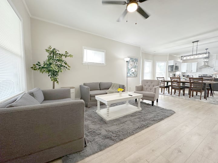 Luxury New Built Cleveland Home Sleep 16 - Cleveland