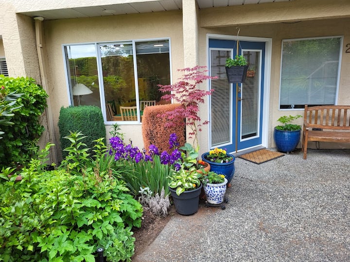 Garden Guest Suite  Dundarave - Horseshoe Bay