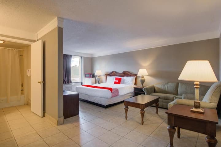 Hotel Douglas Ga Us-441 Premium King Bed - Douglas