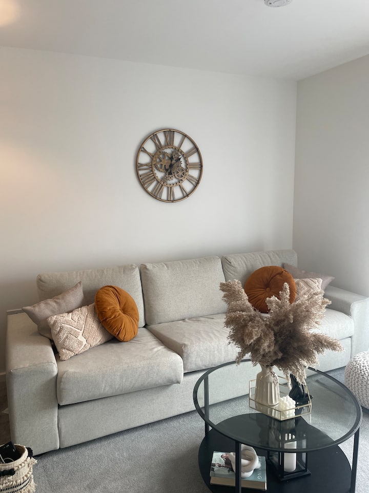 Cosy Flat Near London W/balcony & Free Parking - Watford