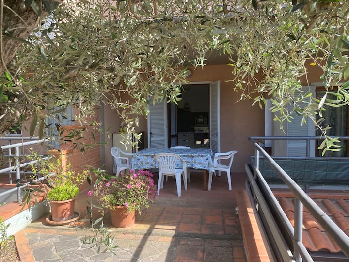 Casa Indipendente Con Giardino. - Follonica