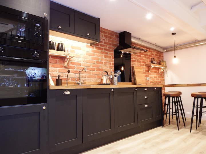 Beautiful Renovated Warehouse Apartment - Bournemouth