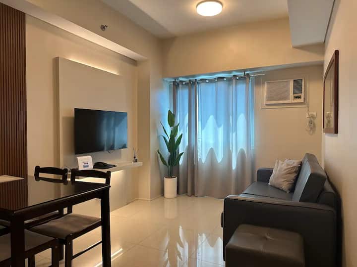 Beacon Premier (37th Floor) 1br Suite Makati Cbd - Manila