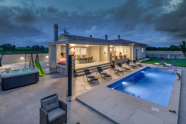 Villa Az With Pool, Whirpool, - Pješčana Uvala