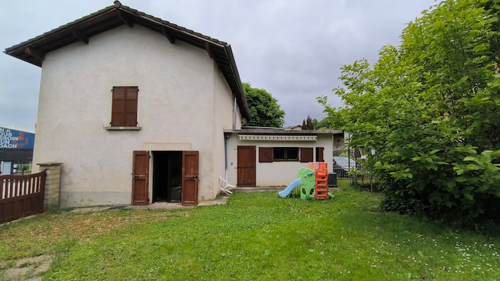 Grande Maison En Bord De Ville - Moirans