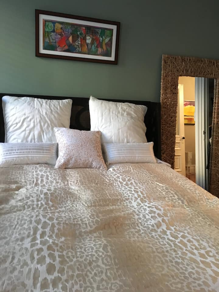 Large Room And Private Bath In Heart Of Newport - Jamestown, RI