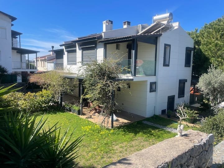 Modern Tasarımlı Bahçeli Villa - 切什梅