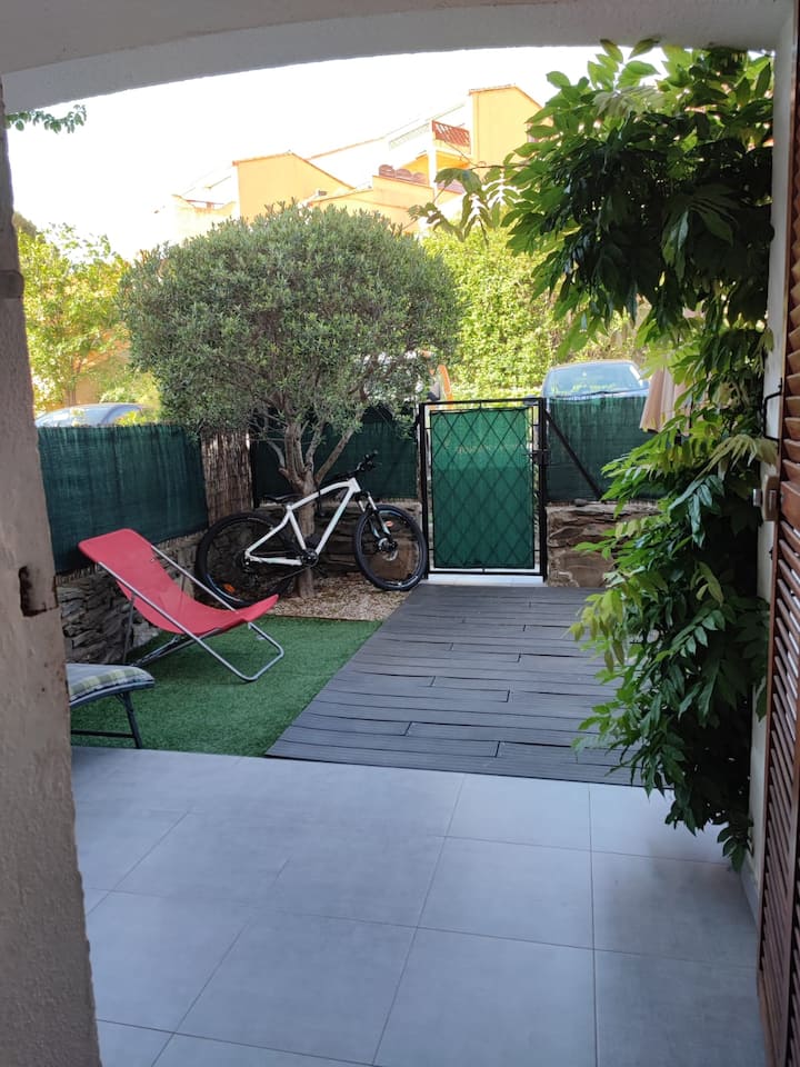 C037 Très Bel Appartement Jardinet + Parking - Colliure